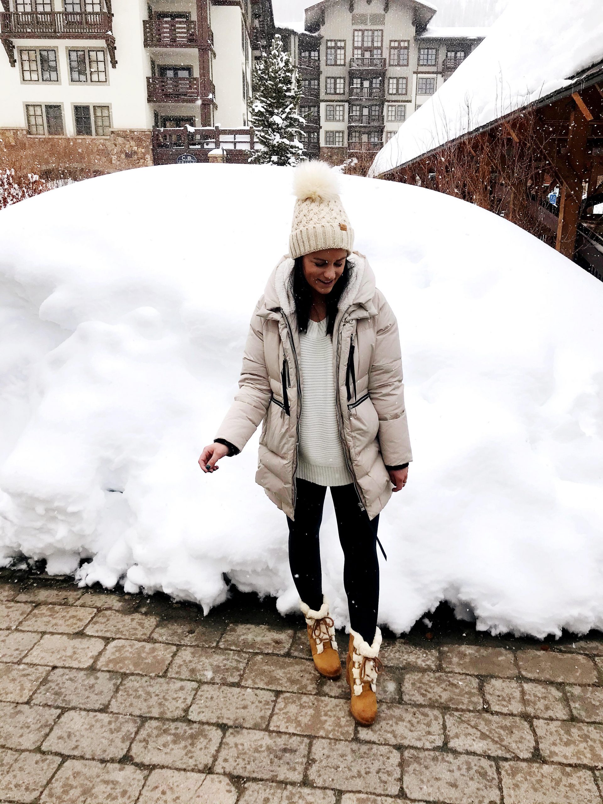 Winter Outfit Ideas for Colorado & What to Pack - Emjacquelyn
