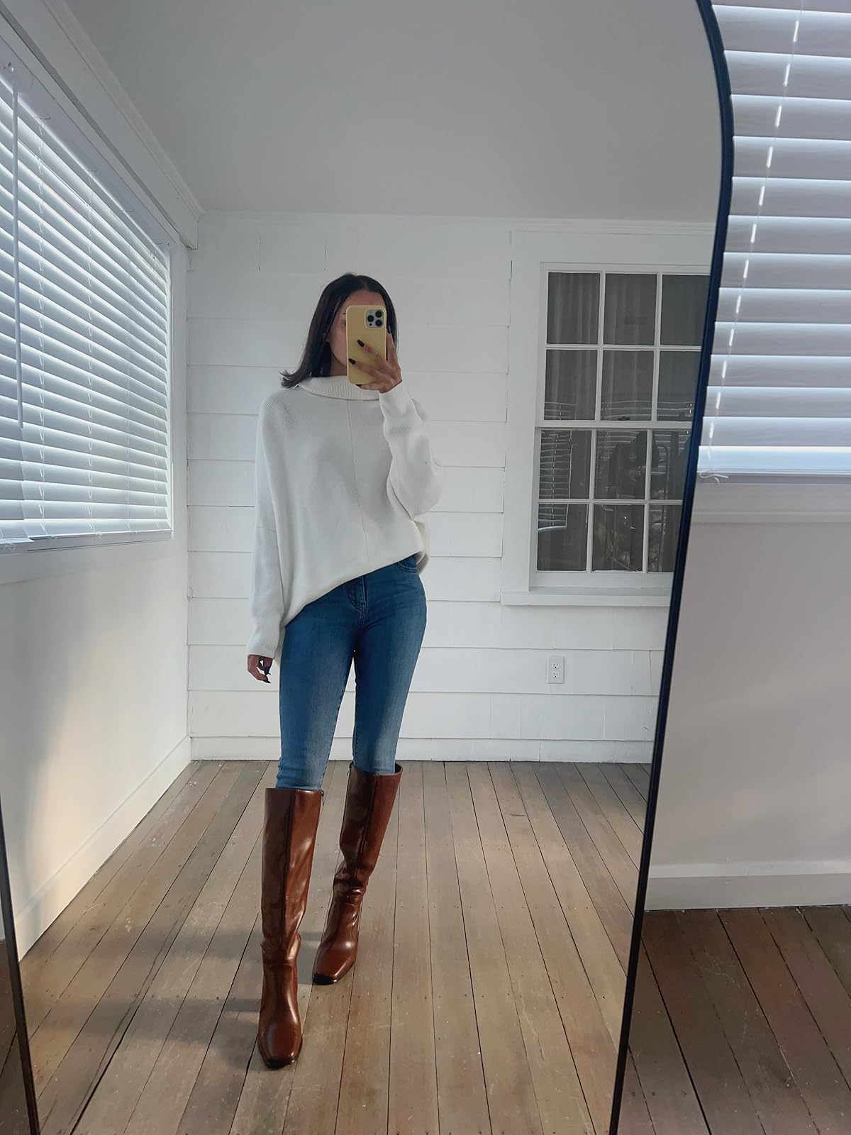 Skinny Jeans Outfits to Wear in 2026 - Emjacquelyn